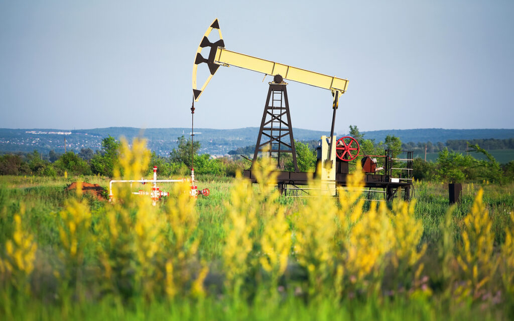 Цена нефти Brent впервые за месяц упала ниже $82 - Fireplan